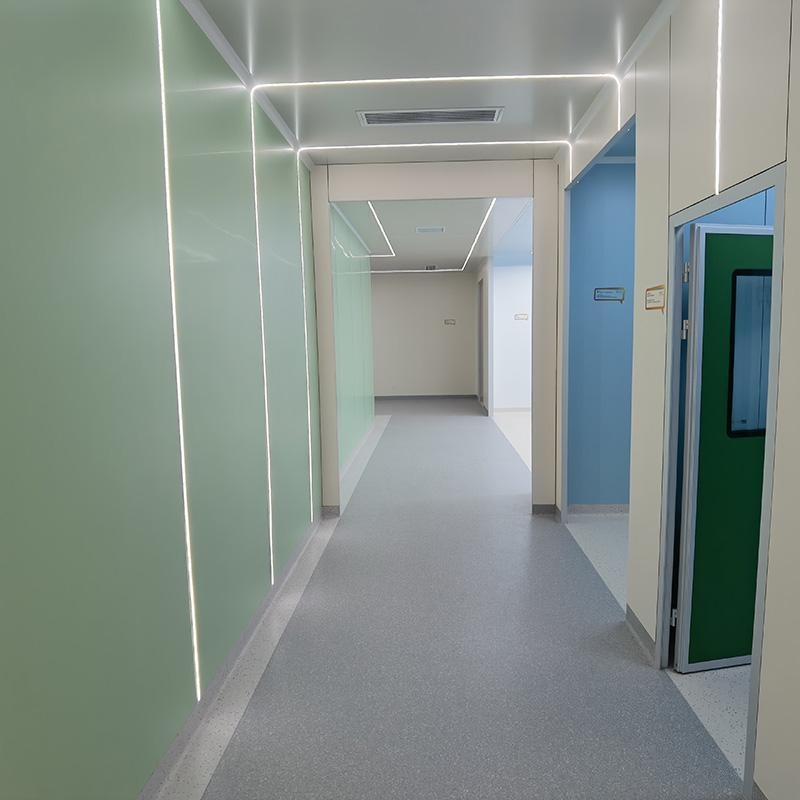 HPL stropi za čiste prostore: zmogljivost, varnost in odličnost oblikovanja